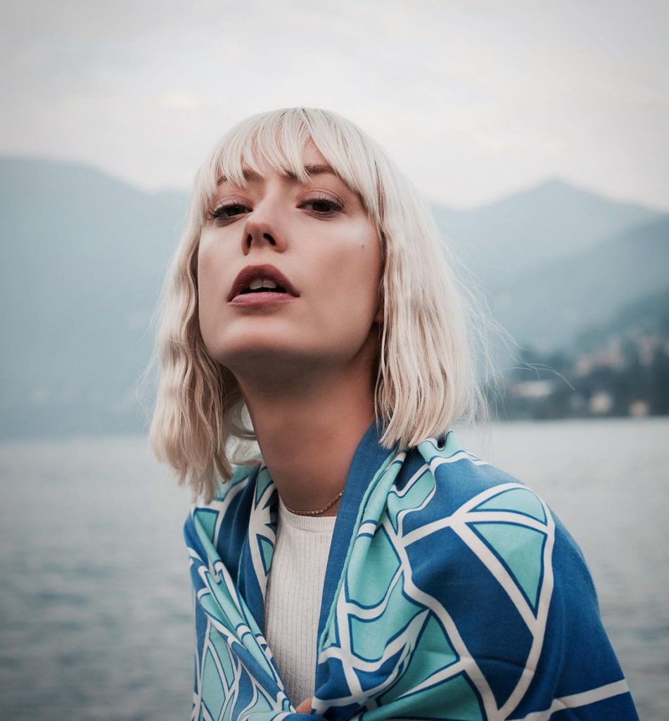 女生們必學的法式穿搭指南！巴黎時尚達人 Marie Gilliot 教你穿出迷人高冷感，一起走在潮流的尖端吧～ – GirlsMood 女生感覺